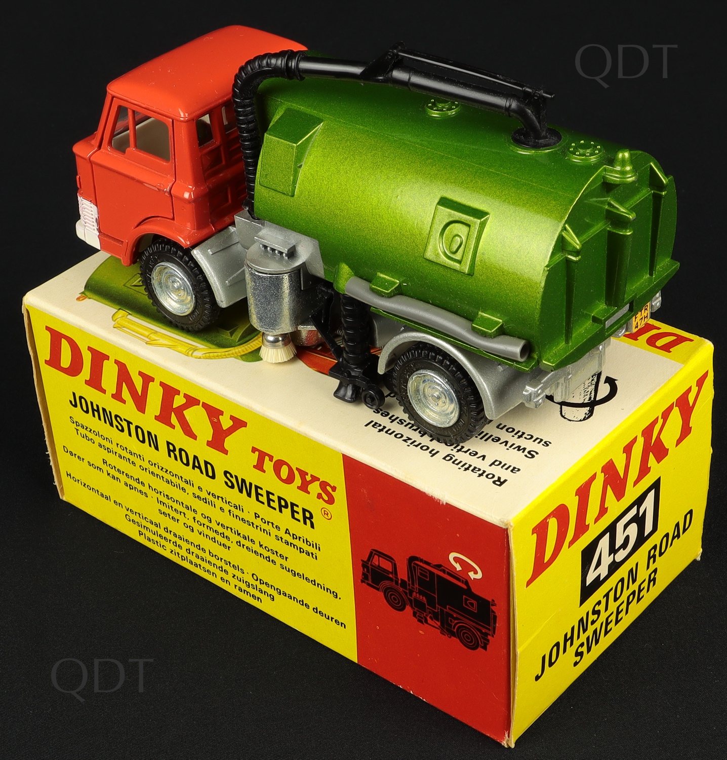 Dinky Toys 451 Johnston Road Sweeper - QDT