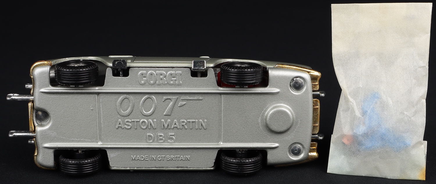 Corgi Toys 271 James Bond Aston Martin - QDT