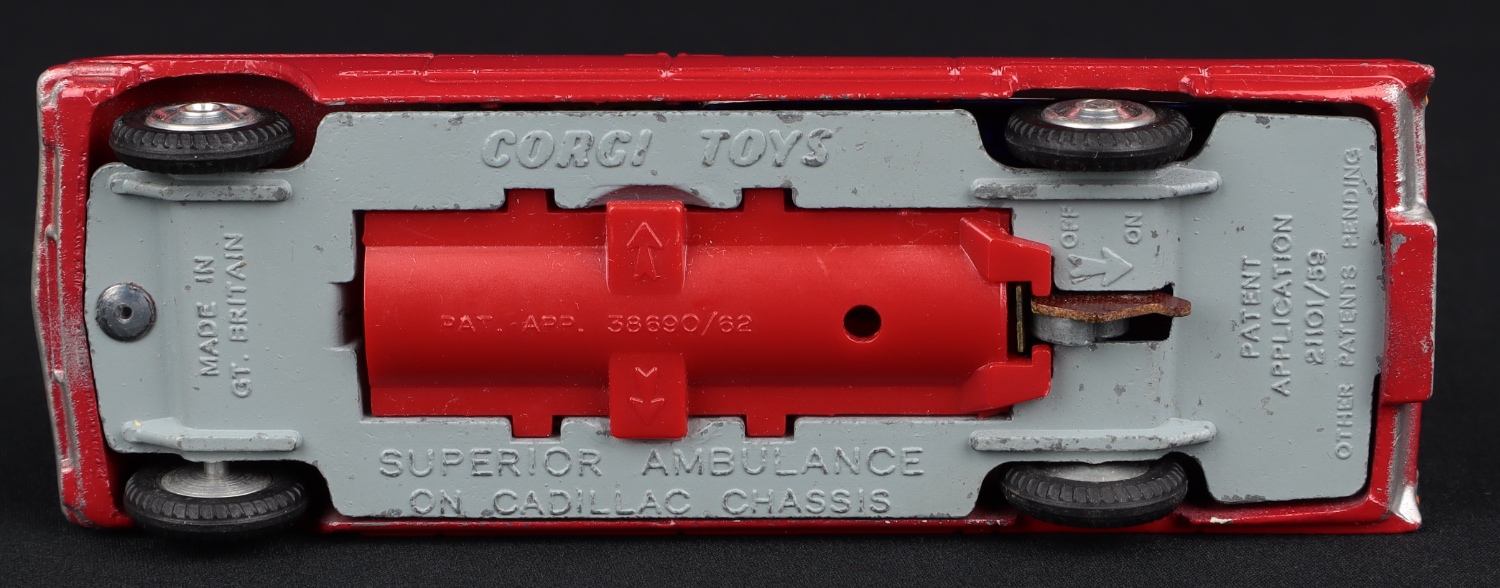 Corgi Toys 437 Superior Ambulance on Cadillac Chassis - QDT