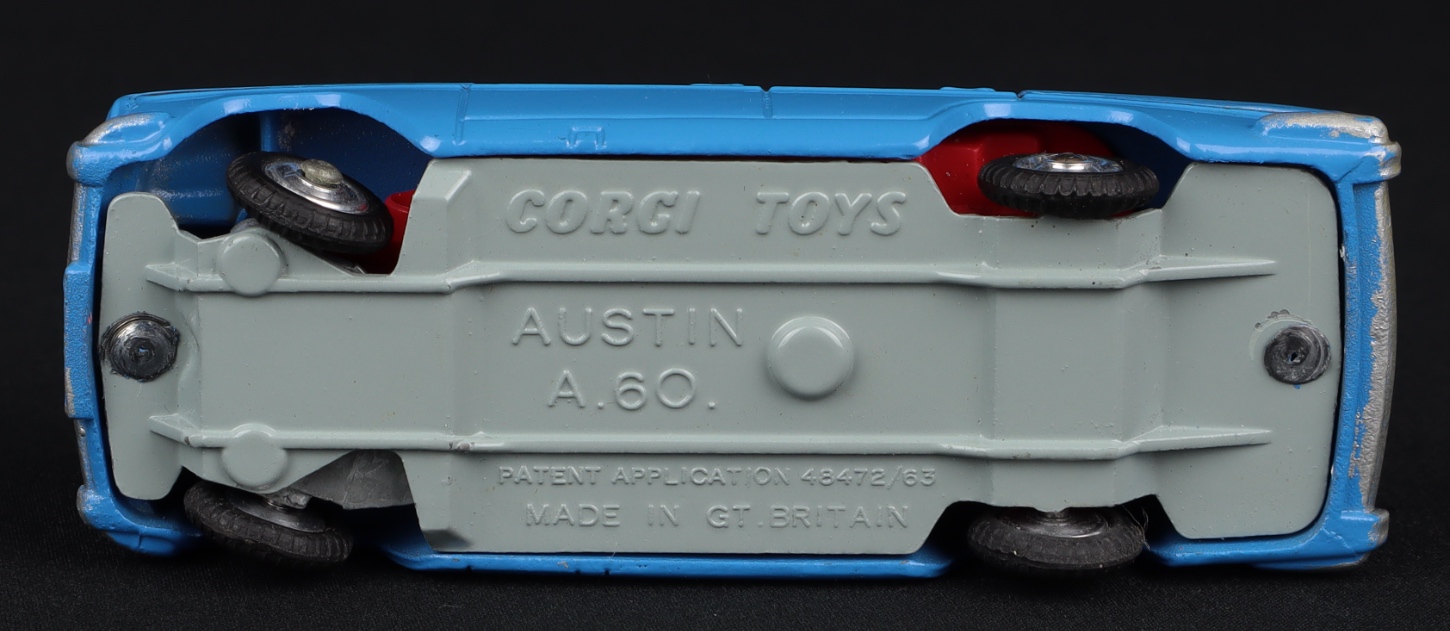 Corgi Toys 255 Austin A60 Motor School Car - QDT
