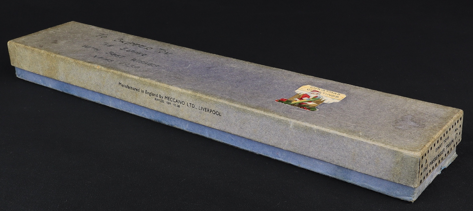 Dinky Gift Set 17 Passenger Train Set - QDT