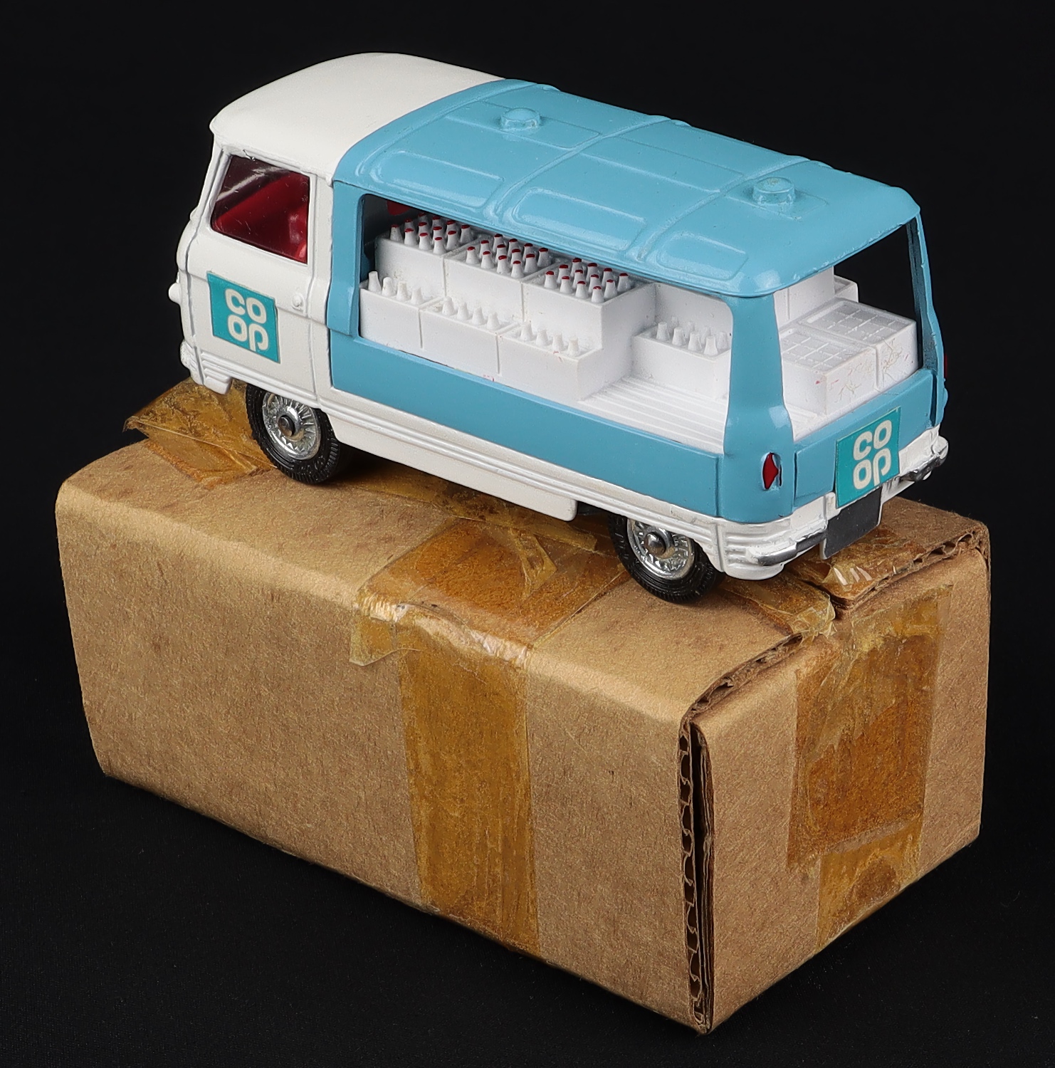 Corgi Toys 466 Commer Milk Float with CO-OP livery - QDT