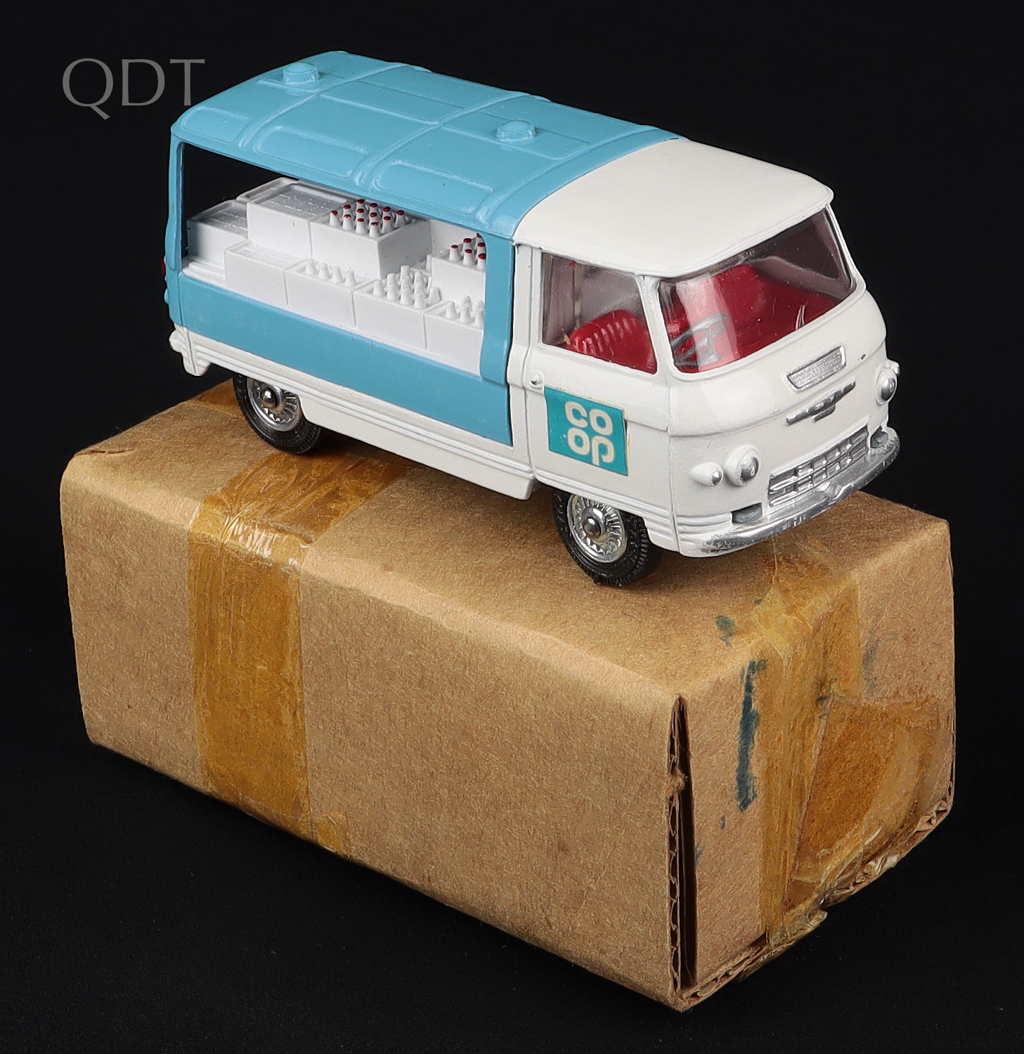 Corgi Toys 466 Commer Milk Float with CO-OP livery - QDT