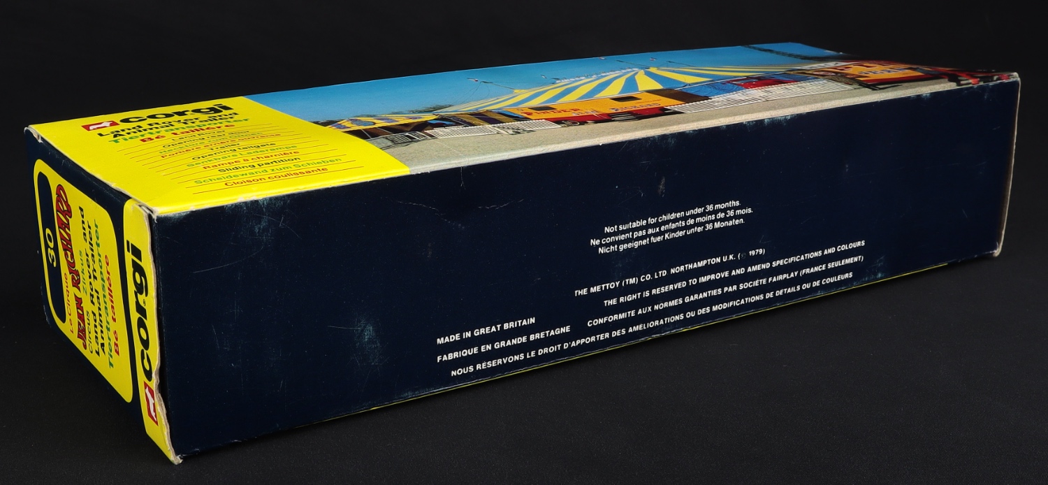 Corgi Gift Set 30 Land Rover & Animal Trailer - QDT